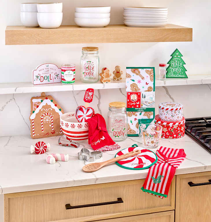 Dolly Parton Is Selling $2 Kitchen Holiday Gems at Dollar General | The ...