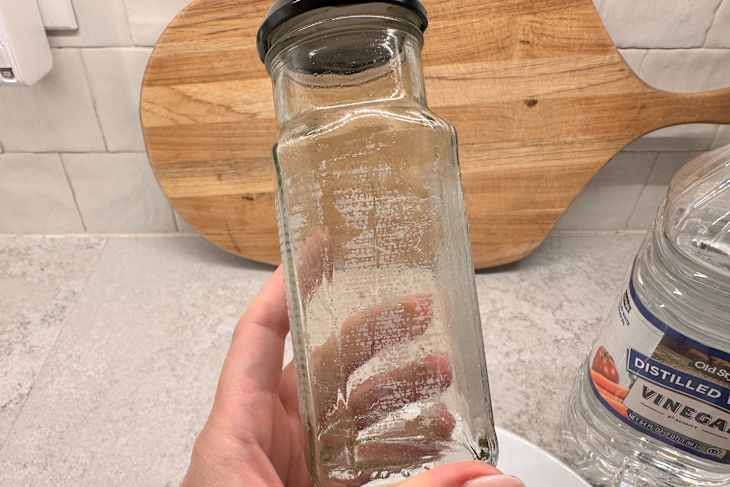 This "Miracle" Trick for Removing Jar Labels Requires Zero Effort ...
