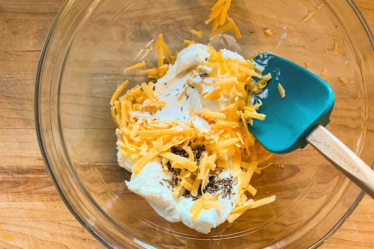 4-Ingredient Pub Cheese Dip | Apartment Therapy