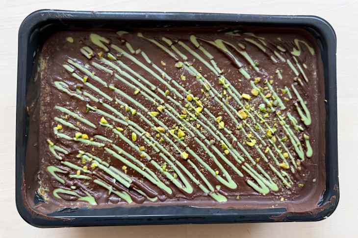 We Tried the New Costco Dubai Chocolate Cake Everyone’s Talking About ...