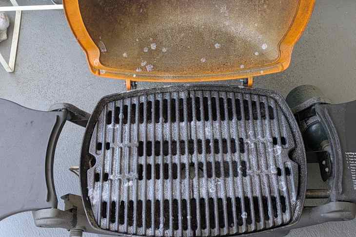 This "Game-Changing" $5 Grill Cleaner Requires Zero Effort | Apartment ...