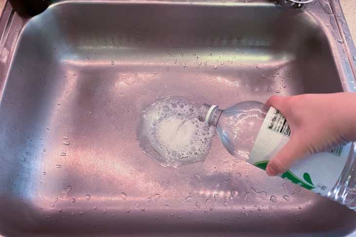 How to Unclog a Kitchen Sink, According to Master Plumbers (Step-by ...