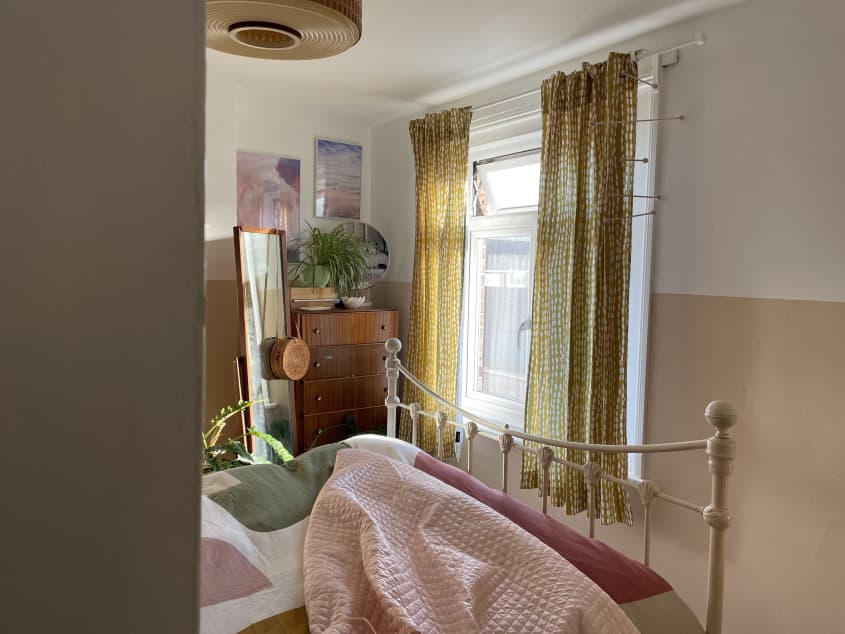 English Cottage Retro Interior Tour Photos | Apartment Therapy