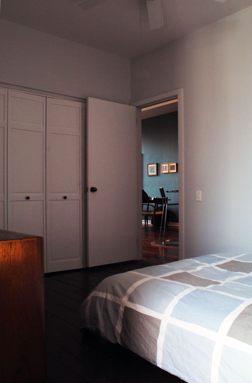 Felicia & Douglas’ Warm, Mid-Century Modern Condo | Apartment Therapy