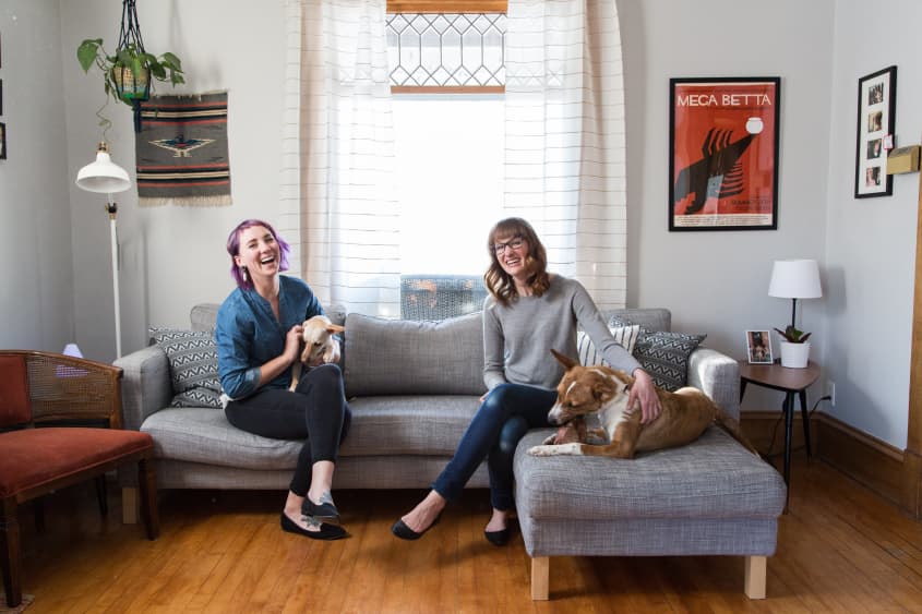 House Tour: A Comfy Home Shared by Best Friends | Apartment Therapy