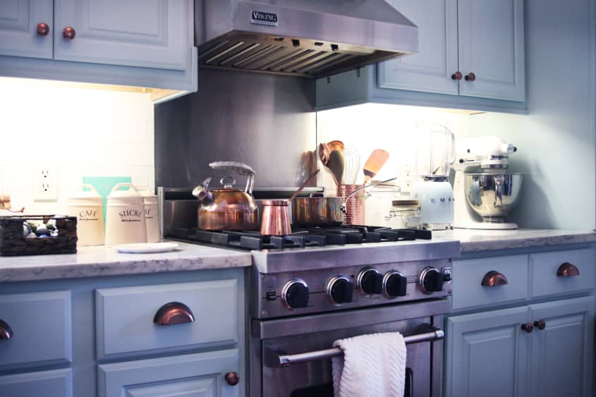 A Tiny 400-Square-Foot NYC Apartment Tackles Utility With Style ...