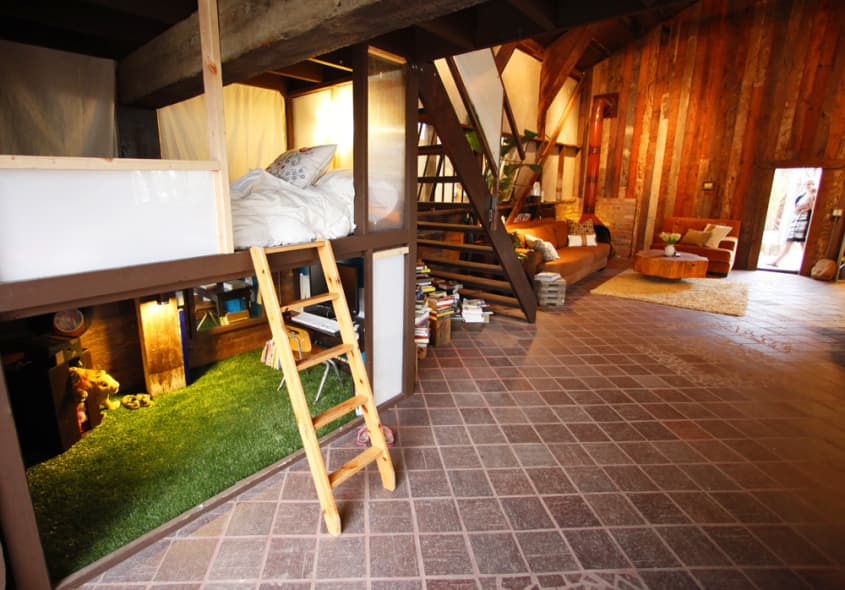 Corey’s Converted Barn | Apartment Therapy