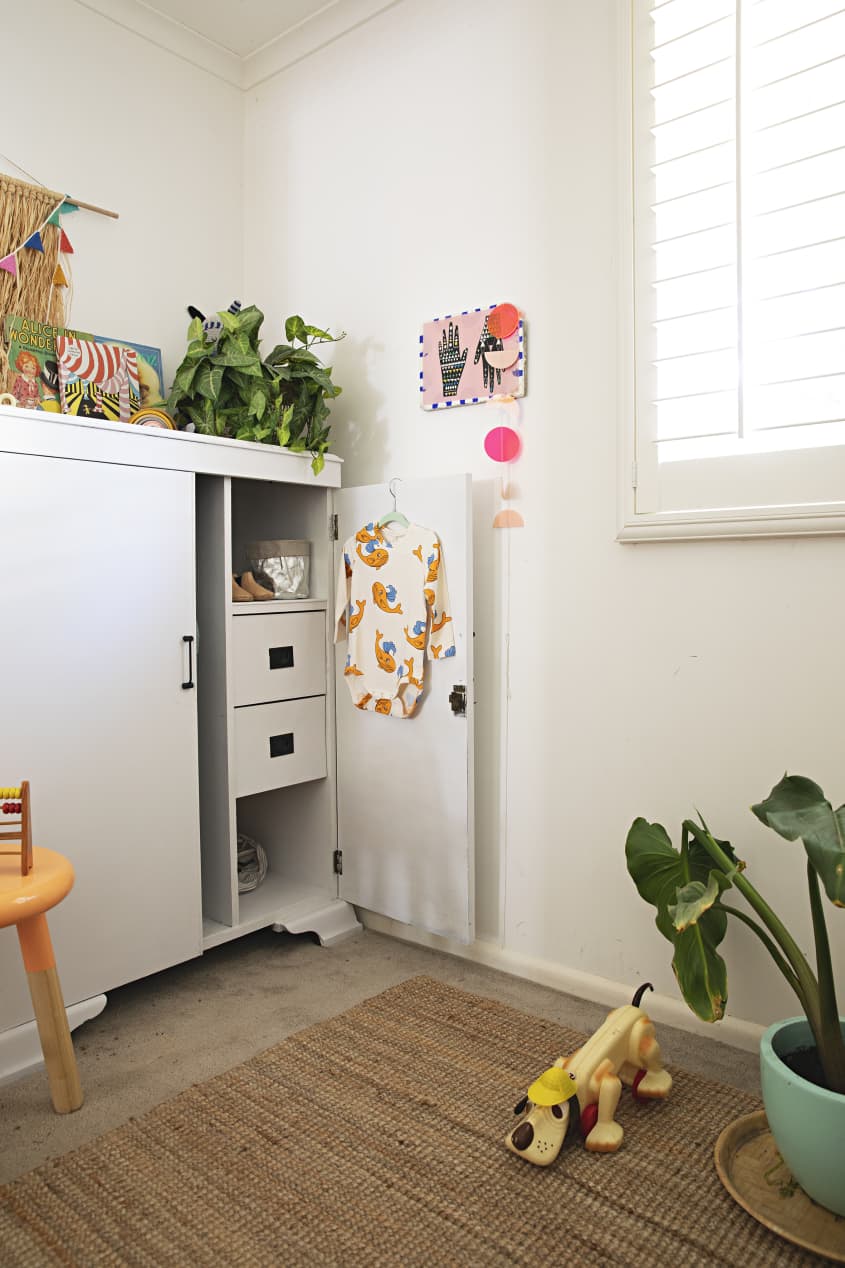 Vibrant Art and Rugs Add Color to This Rental House | Apartment Therapy