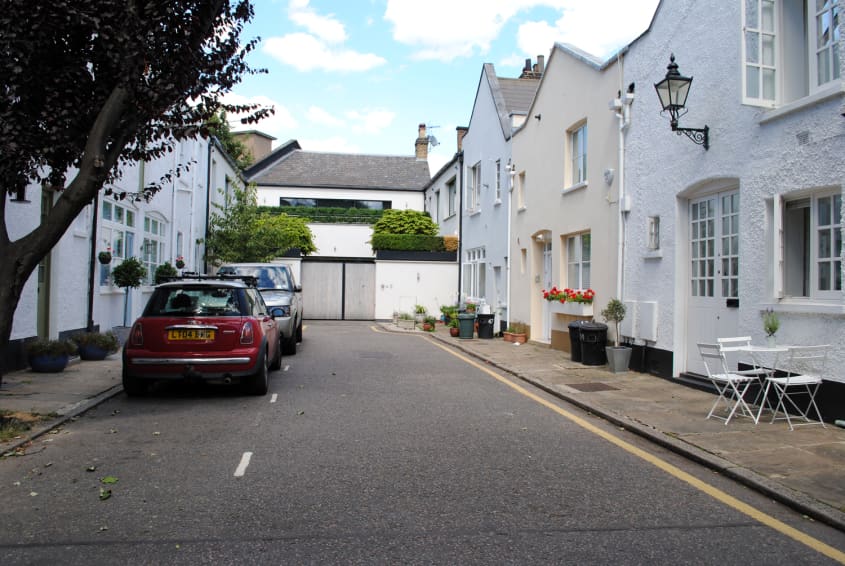 House Tour: A Small But Cozy London Apartment | Apartment Therapy