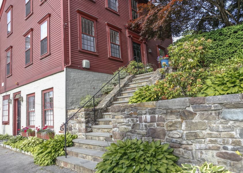 House Tour: A Light-Filled 1772 Colonial House | Apartment Therapy