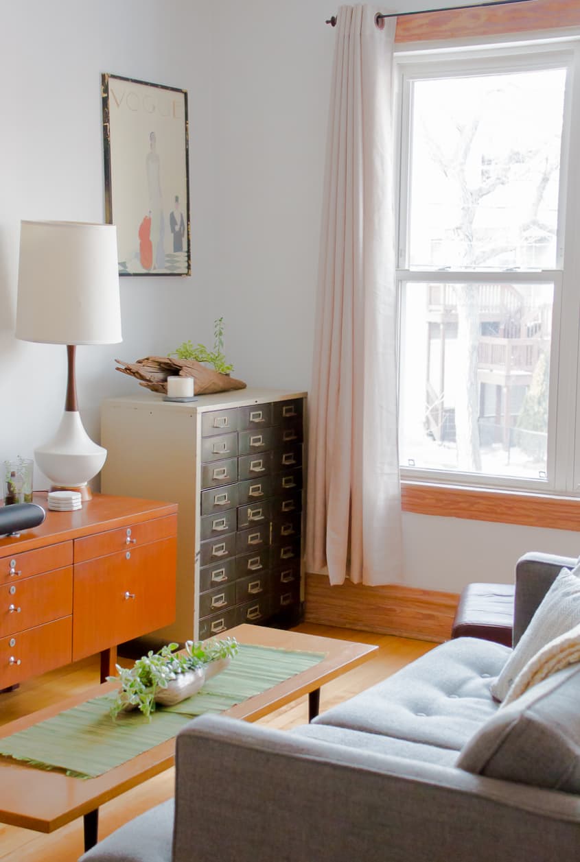 Eclectic Travelers Share Their Life and Apartment in Chicago ...