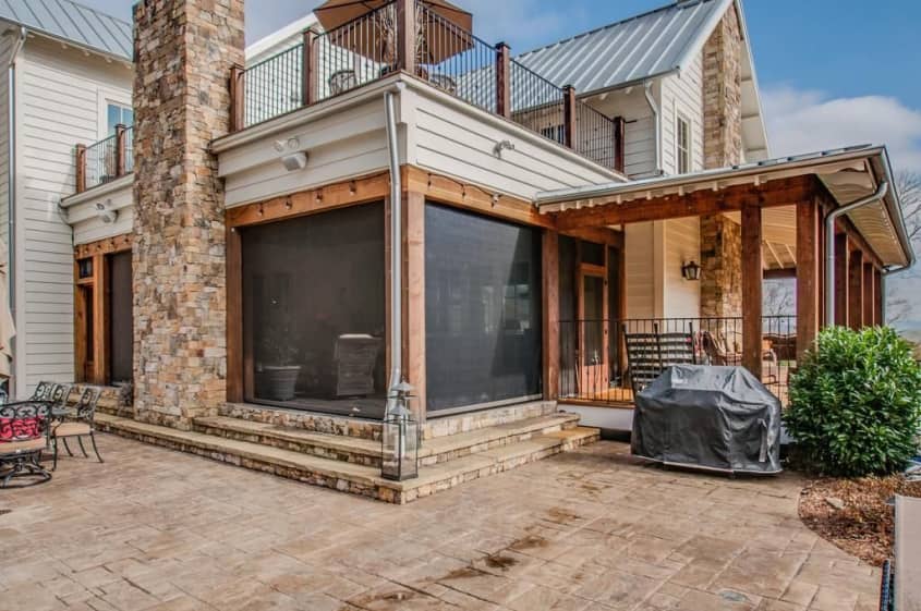 Miley Cyrus Buys a Modern Farmhouse in Her Tennessee Hometown ...