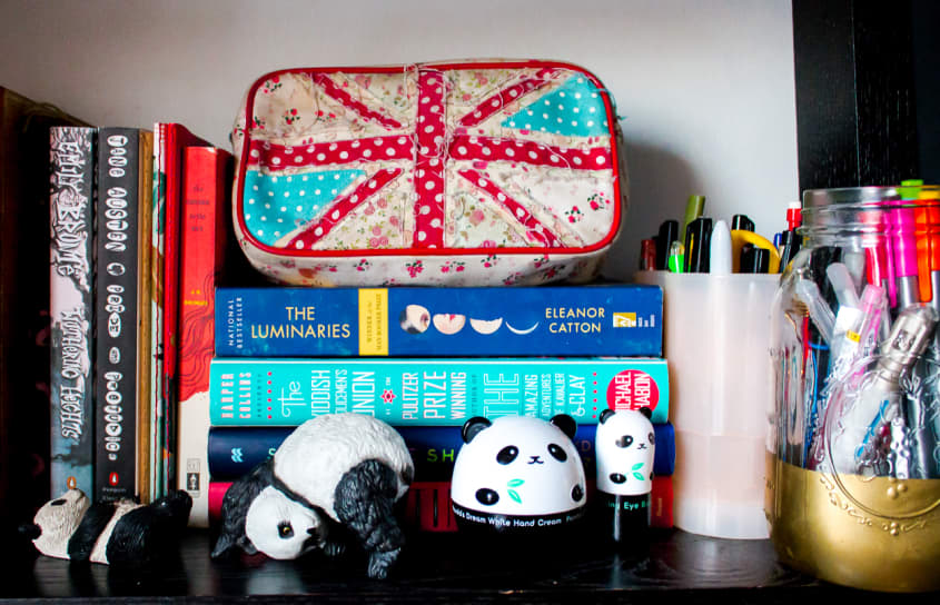 Eclectic Travelers Share Their Life and Apartment in Chicago ...