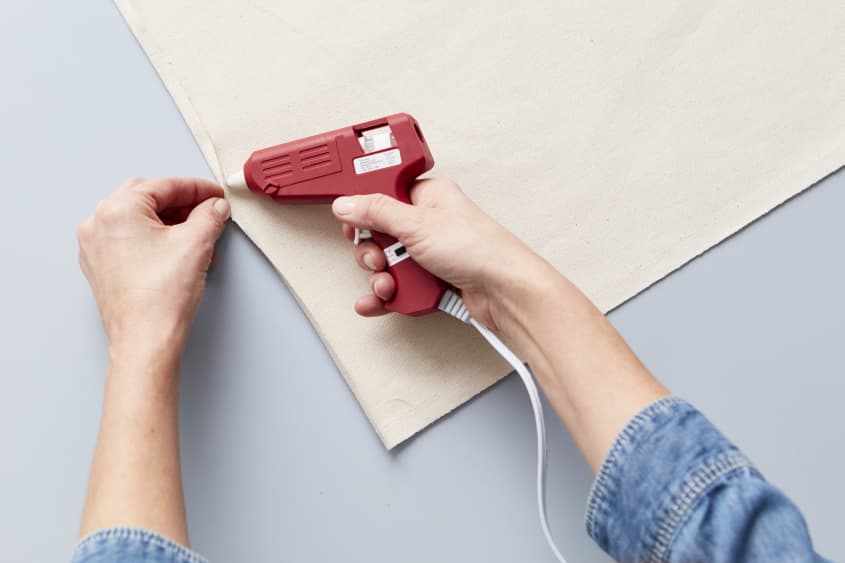 How to Make a Buzz-Worthy Hanging Wall Banner | Apartment Therapy