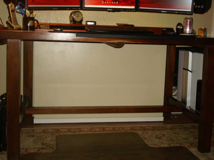 Andrew’s Ingenious Floating Monitor Home Office | Apartment Therapy