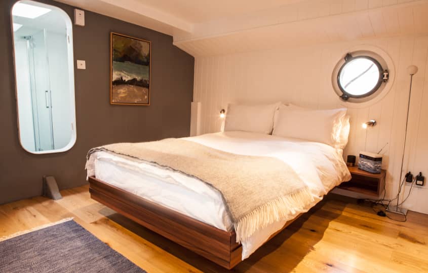 House Tour: A Restored 1925 Houseboat in London | Apartment Therapy