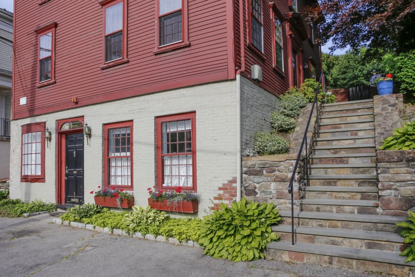 House Tour: A Light-Filled 1772 Colonial House | Apartment Therapy