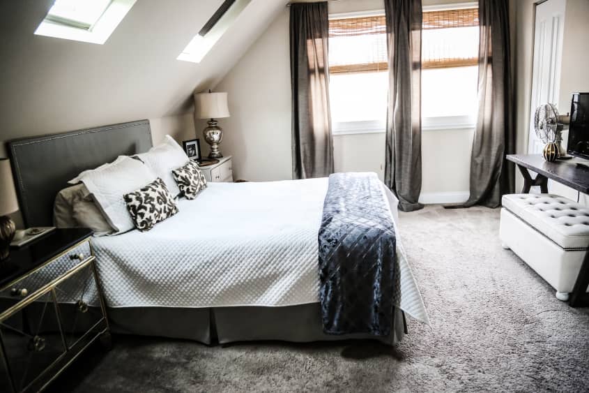 House Tour: A Cool, High-Contrast Chicago Home | Apartment Therapy