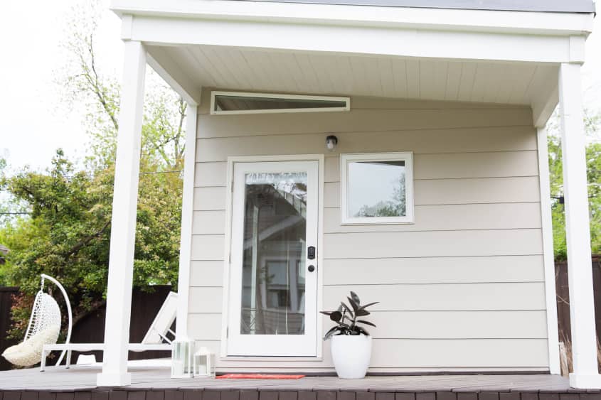 See This Custom-Designed, 264-Square-Foot Backyard Guest House ...