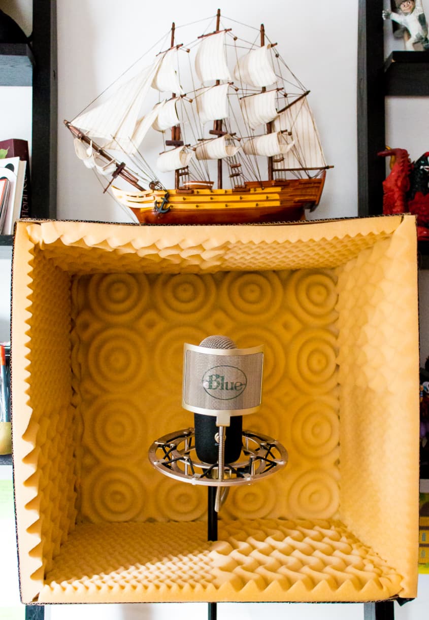 Eclectic Travelers Share Their Life and Apartment in Chicago ...