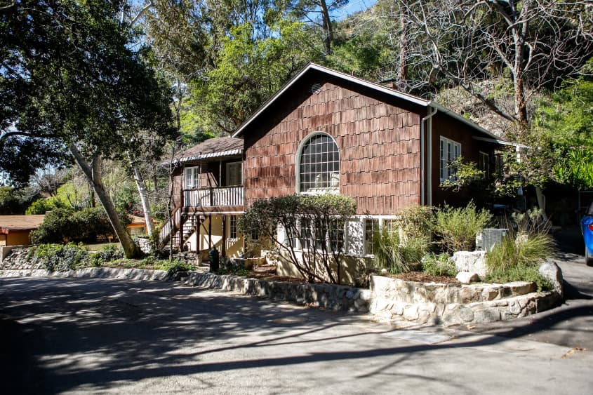 T.V. and Cato’s House Hustle: Crisis Averted | Apartment Therapy