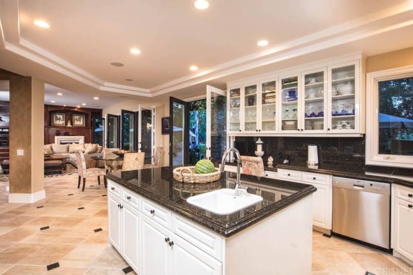 Tupac’s $2.6 Million Los Angeles Mansion Is For Sale | Apartment Therapy