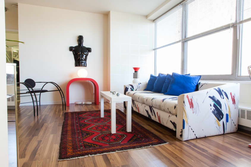 House Tour: A 80s-Themed Chicago Apartment | Apartment Therapy