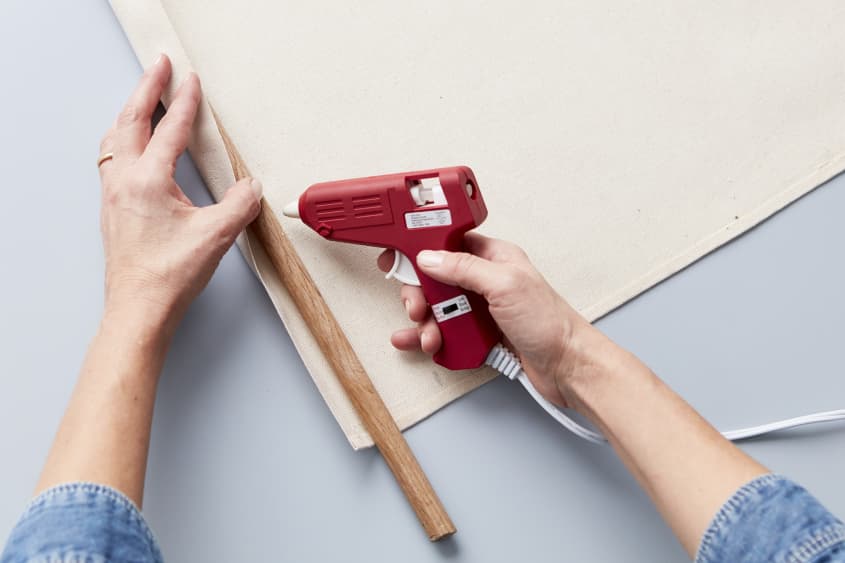 How to Make a Buzz-Worthy Hanging Wall Banner | Apartment Therapy