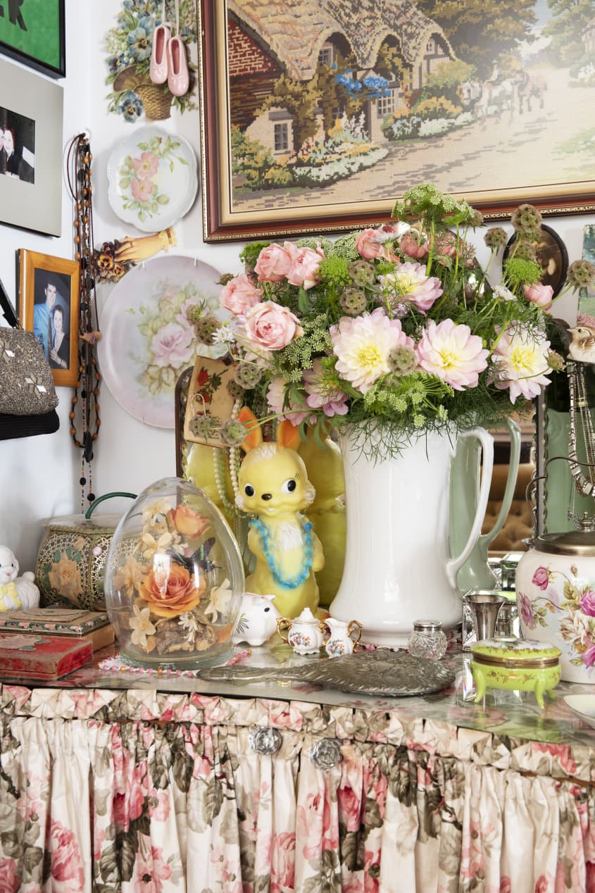 A “Sentimental Maximalist” Australian Home Has Disco Balls in the ...