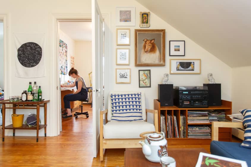 House Tour: A Graphic Designer's Colorful Providence Home | Apartment ...