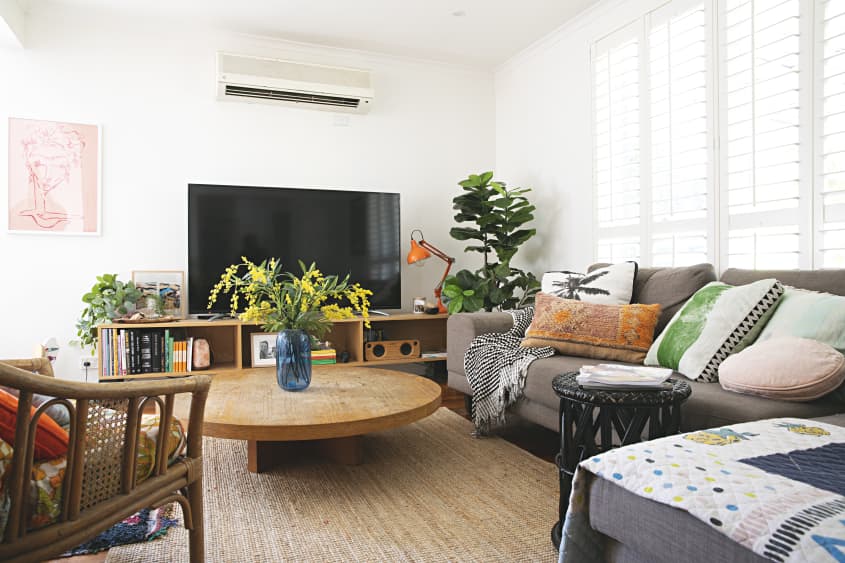 Vibrant Art and Rugs Add Color to This Rental House | Apartment Therapy