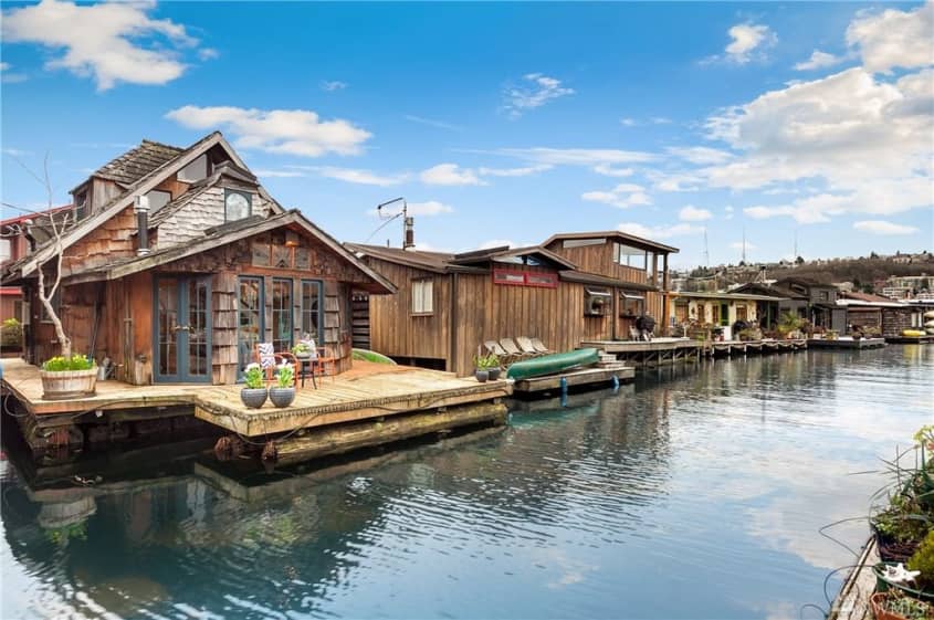 Seattle Shingle-Style Houseboat Real Estate Listing | Apartment Therapy