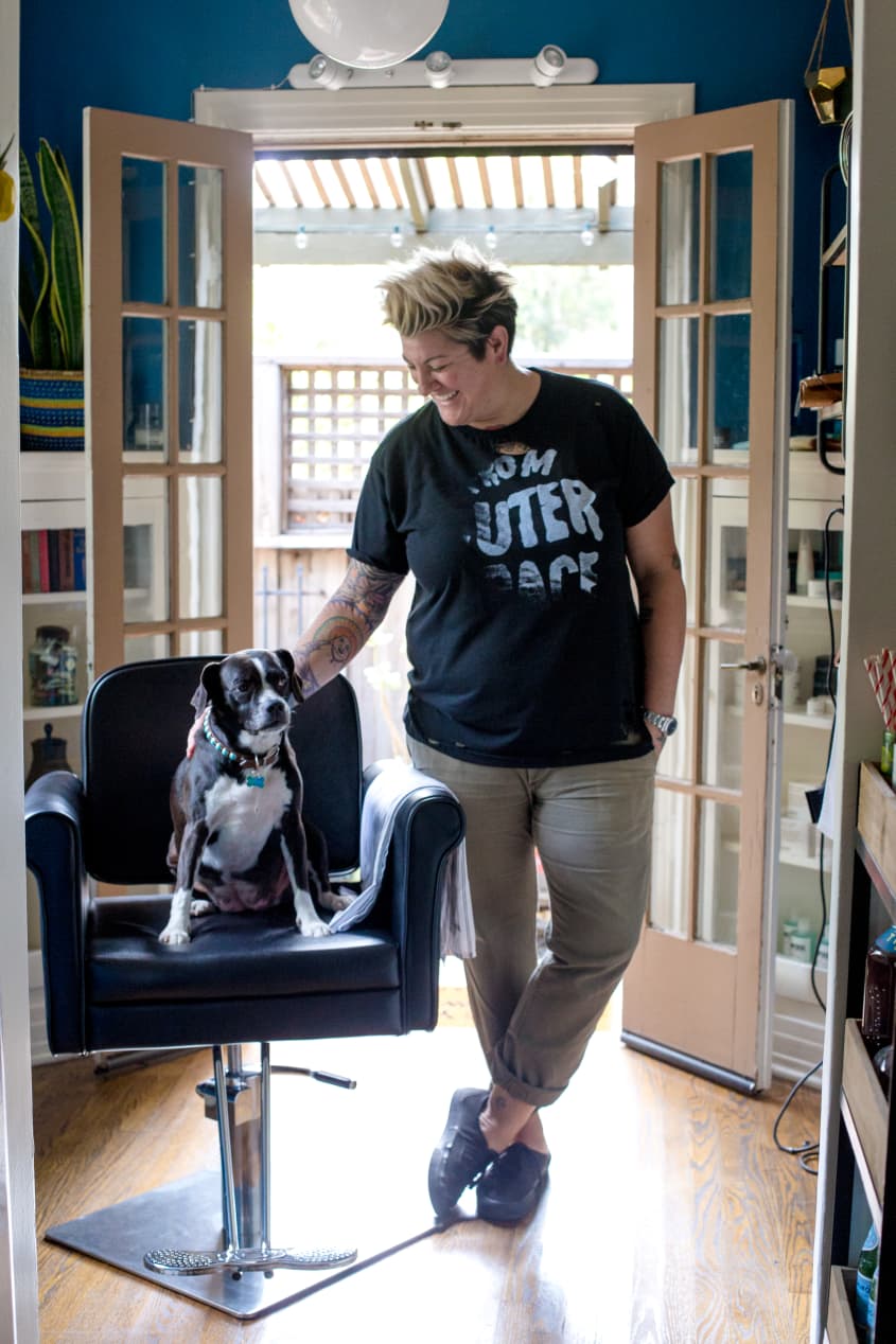 House Tour: A Hairstylist's Cool In-Home Salon | Apartment Therapy