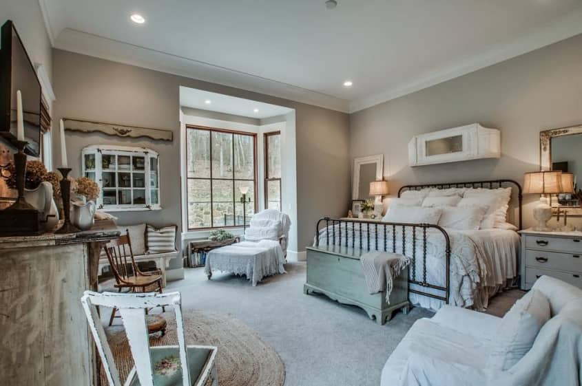 Miley Cyrus Buys a Modern Farmhouse in Her Tennessee Hometown ...