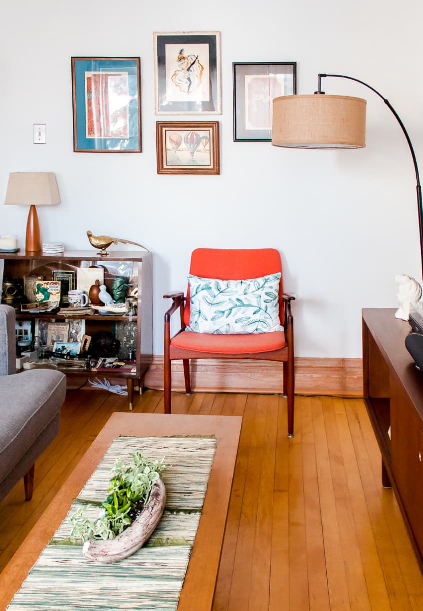 Eclectic Travelers Share Their Life and Apartment in Chicago ...