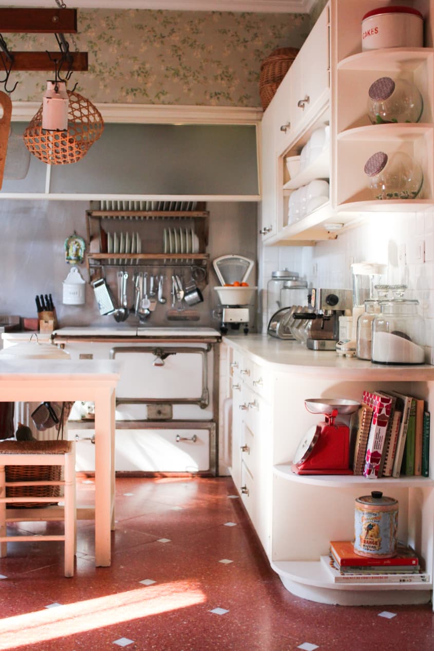 House Tour: A Spanish Shopkeeper's Vintage Valencia Home | Apartment ...
