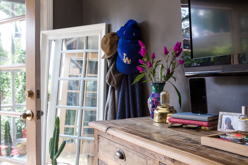 House Tour: A Hairstylist's Cool In-Home Salon | Apartment Therapy