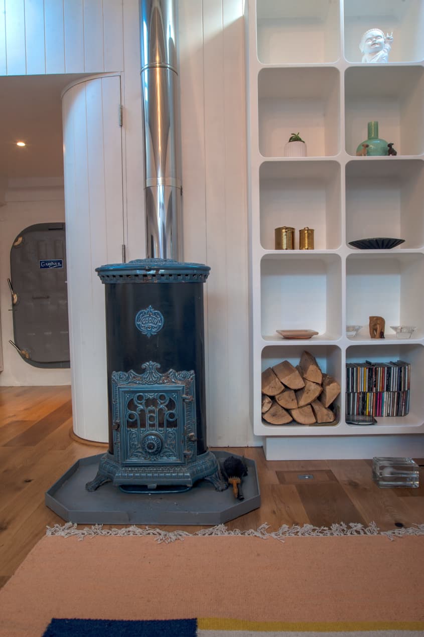 House Tour: A Restored 1925 Houseboat in London | Apartment Therapy