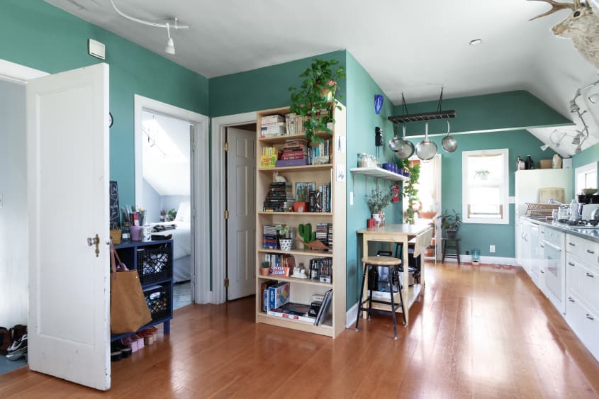 Seattle Home Tour: Small Rental Apartment Stained Glass | Apartment Therapy