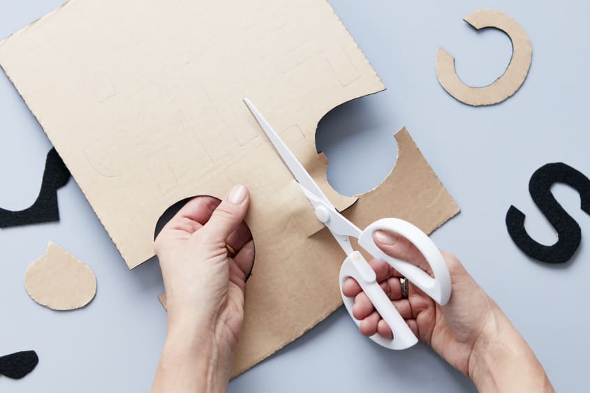 How to Make a Buzz-Worthy Hanging Wall Banner | Apartment Therapy