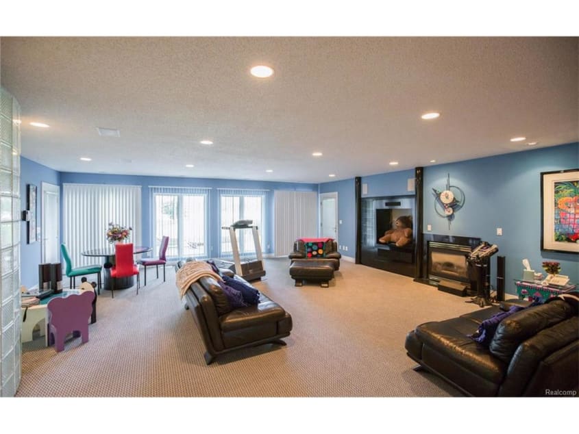 The '90s Called & They Brought You This Untouched Dream Home ...