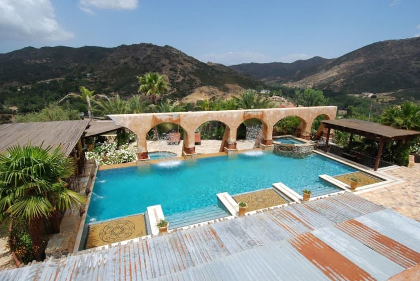 Bachelor Mansion Pictures - Behind the Scenes | Apartment Therapy