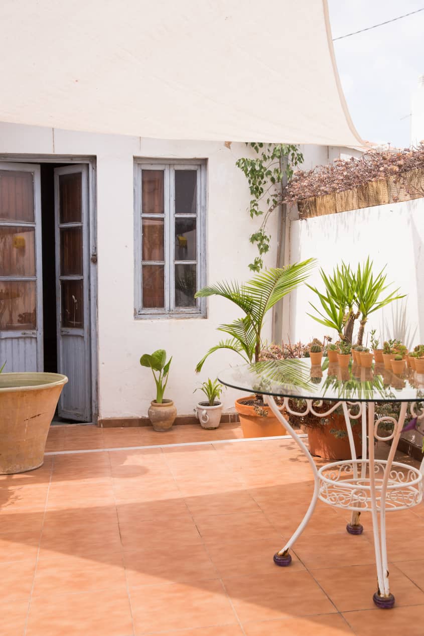 House Tour: A Colorful Spanish Home With a Dreamy Terrace | Apartment ...