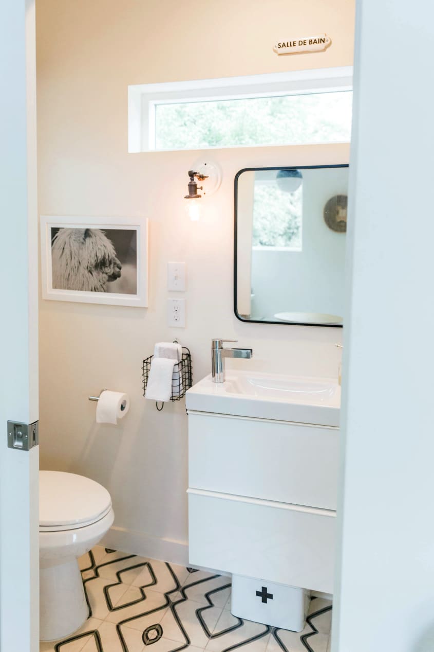 See This Custom-Designed, 264-Square-Foot Backyard Guest House ...