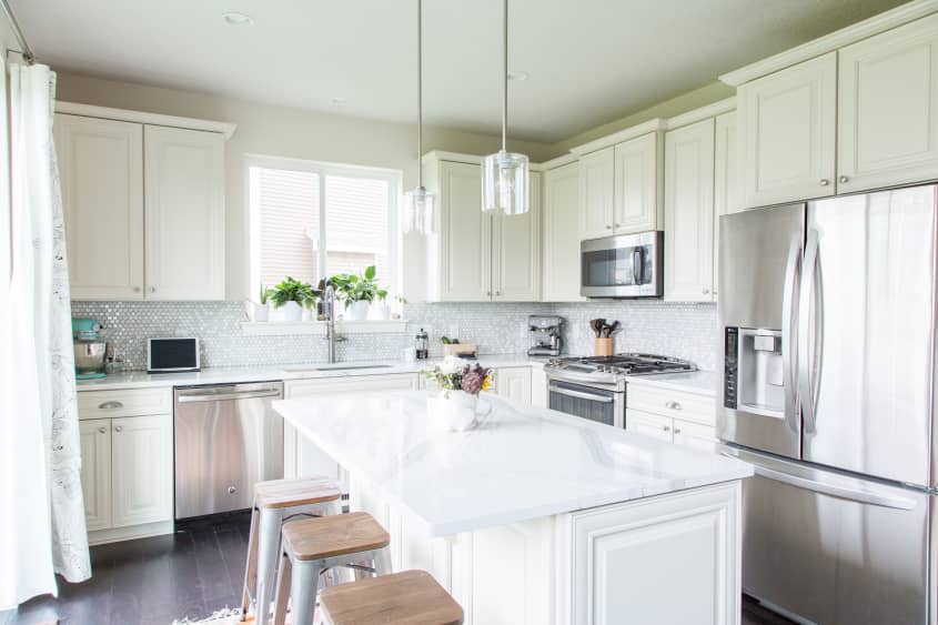 House Tour: A Photographer's High-Contrast Home | Apartment Therapy