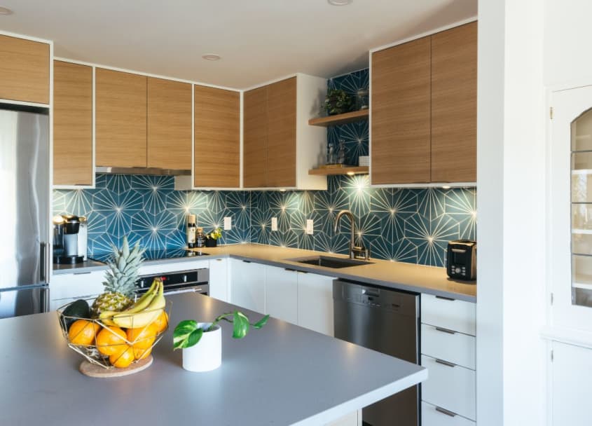 Kitchen Remodeling Ideas and Modern Backsplash Inspiration | Apartment ...