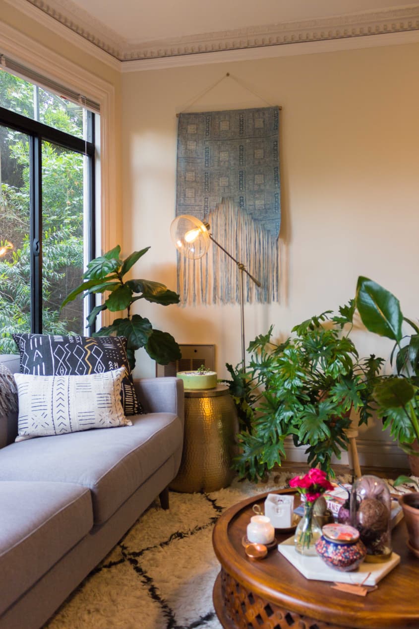 Studio Apartment Plant and Print Decor Inspiration | Apartment Therapy