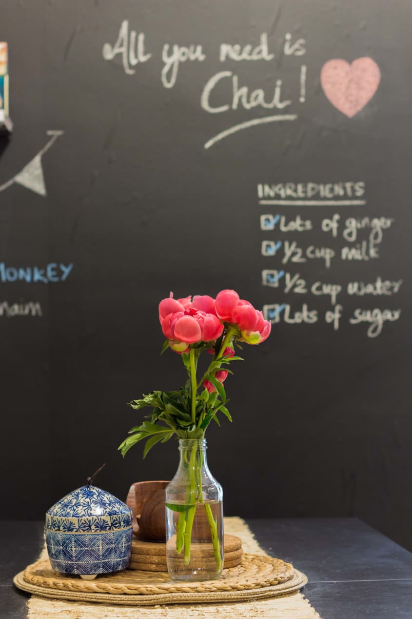 Studio Apartment Plant and Print Decor Inspiration | Apartment Therapy