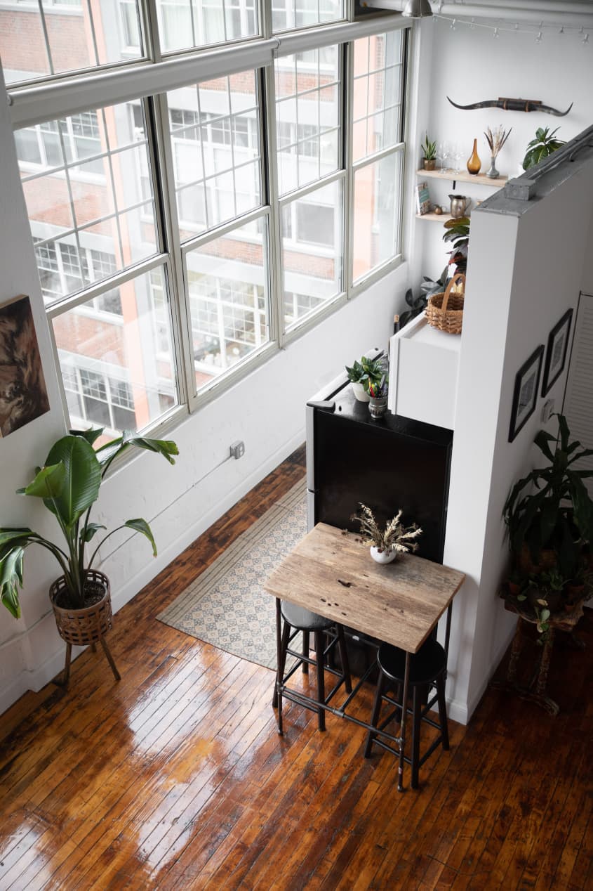 A Beautiful 600-Square-Foot Studio Was Furnished on a Small Budget ...