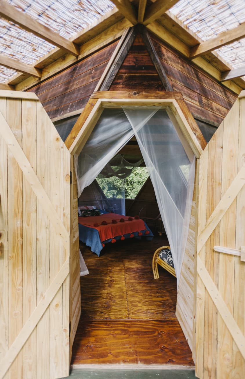 Off-Grid Hawaii Handmade Homestead House Tour | Apartment Therapy